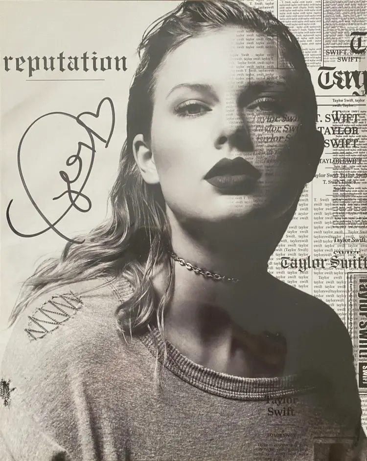 Taylor Swift Signature Study: Tell Her Real Autograph From Fakes ...