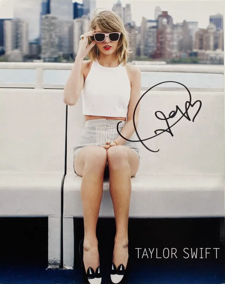 Taylor Swift Signature Study: Tell Her Real Autograph From Fakes ...