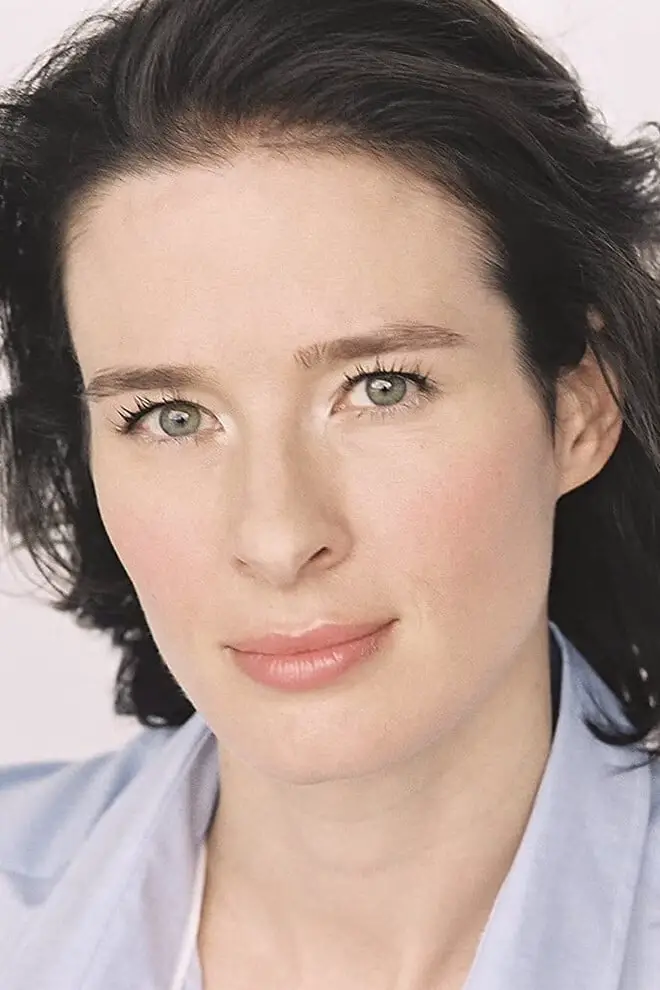 Amy_Shelton-White_profile – Tales From The Collection