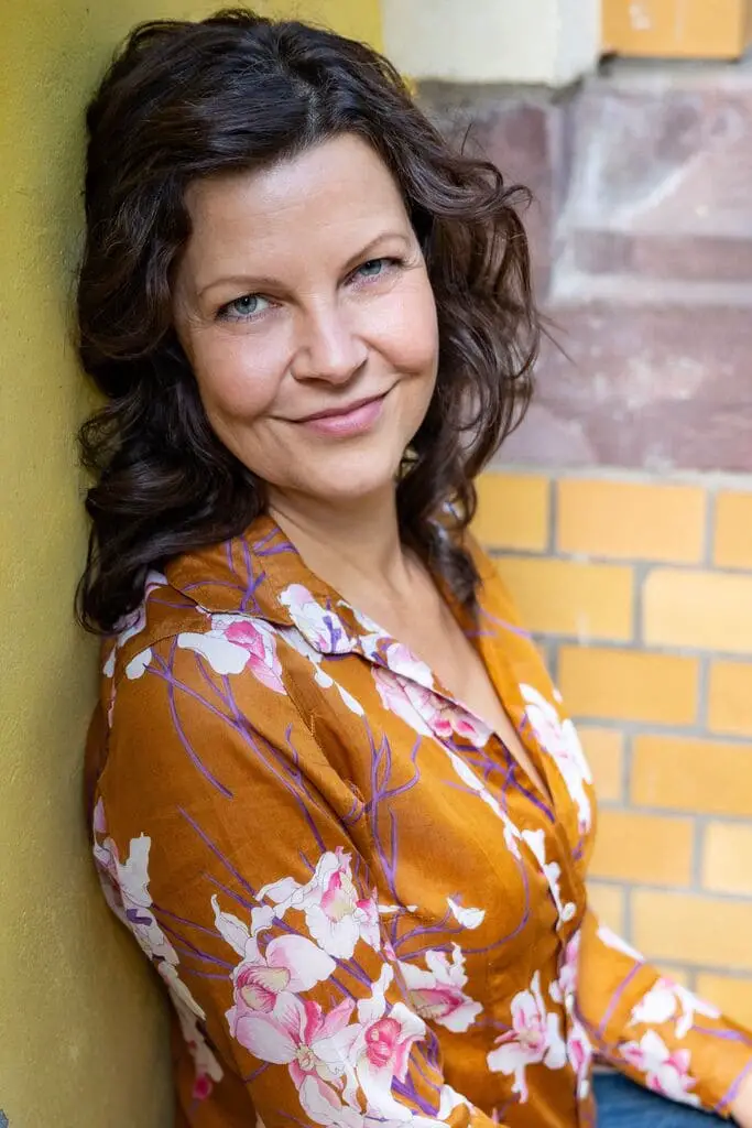 Clarissa_Knorr_profile – Tales From The Collection