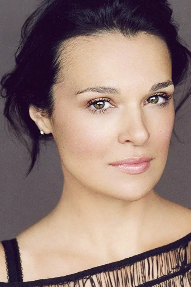 Elizabeth_Knowelden_profile – Tales From The Collection