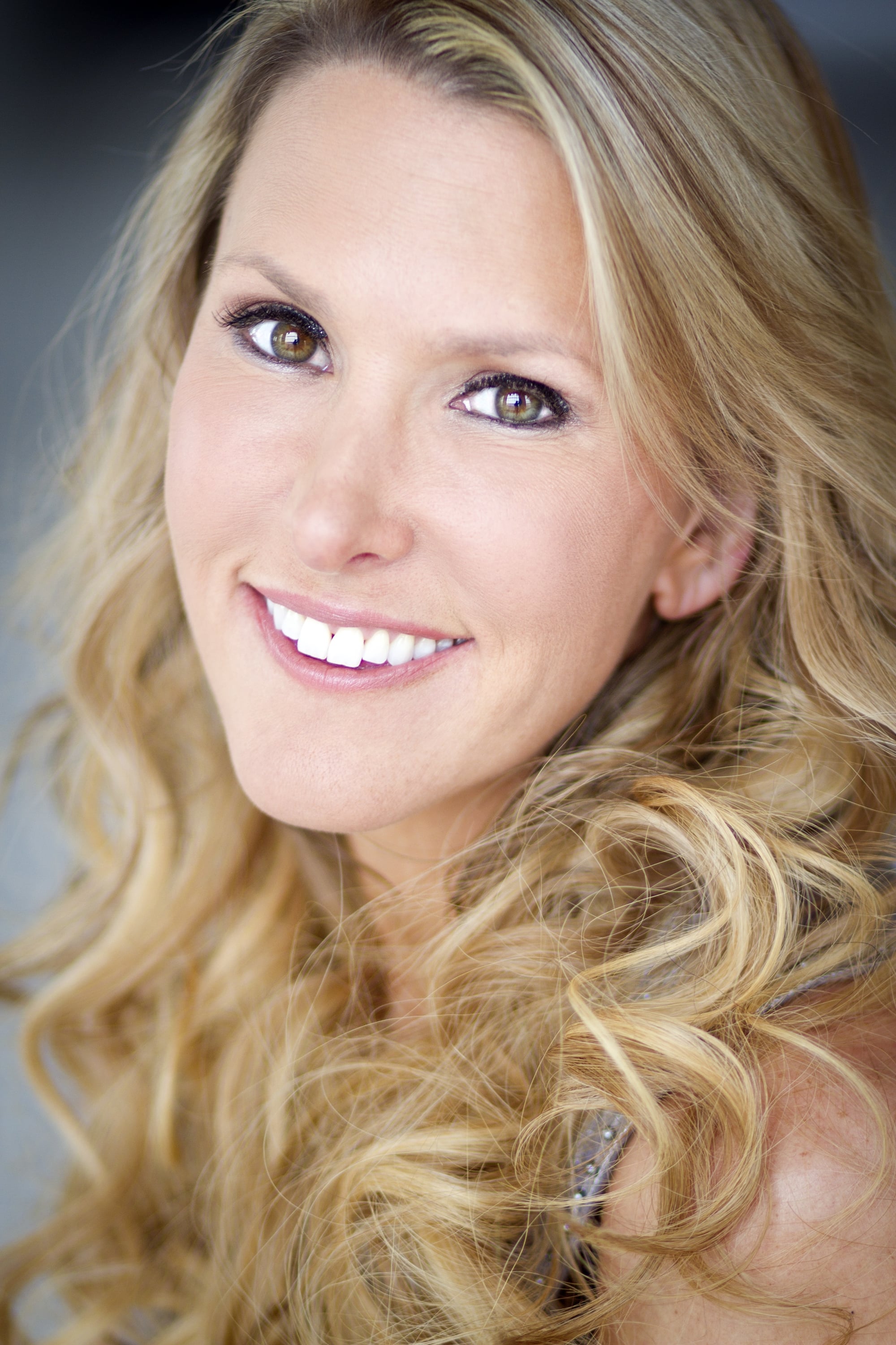 Kari_White_profile – Tales From The Collection