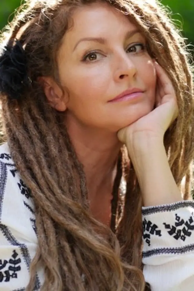 Simone_Jade_Mackinnon_profile – Tales From The Collection