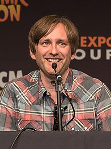 220px-Jon_Wright_at_the_MCM_London_Comic_Con_Robot_Overlords_panel ...